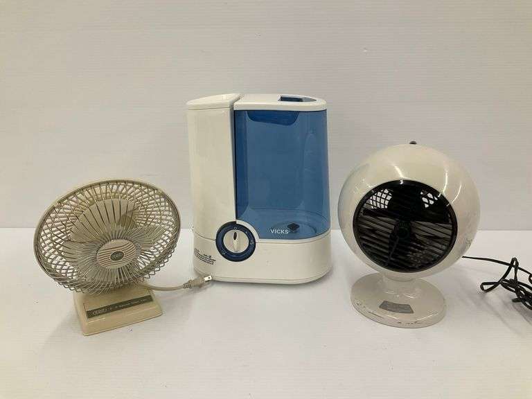 Vicks Humidifier, West Bend Windsprint Personal Fan, and Tozai Desk Fan ...