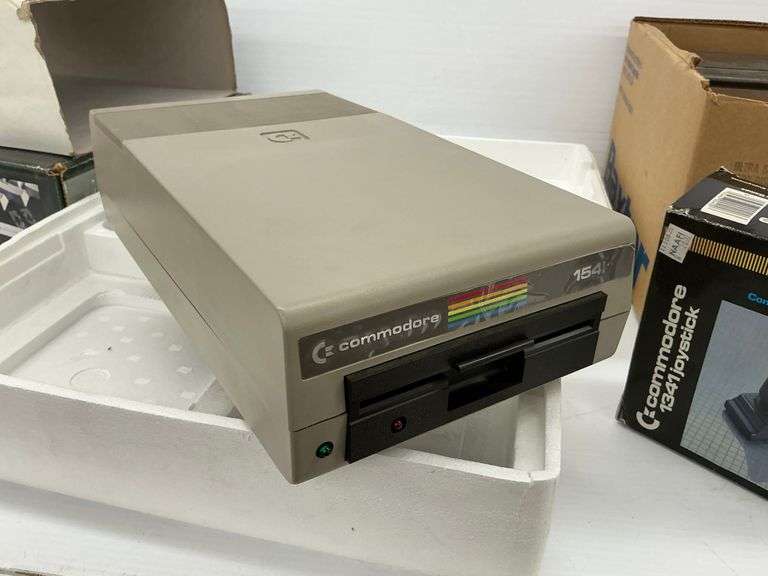 Commodore Computer Lot: Plus/4, C64 User Guide, 1541 Disk Drive ...