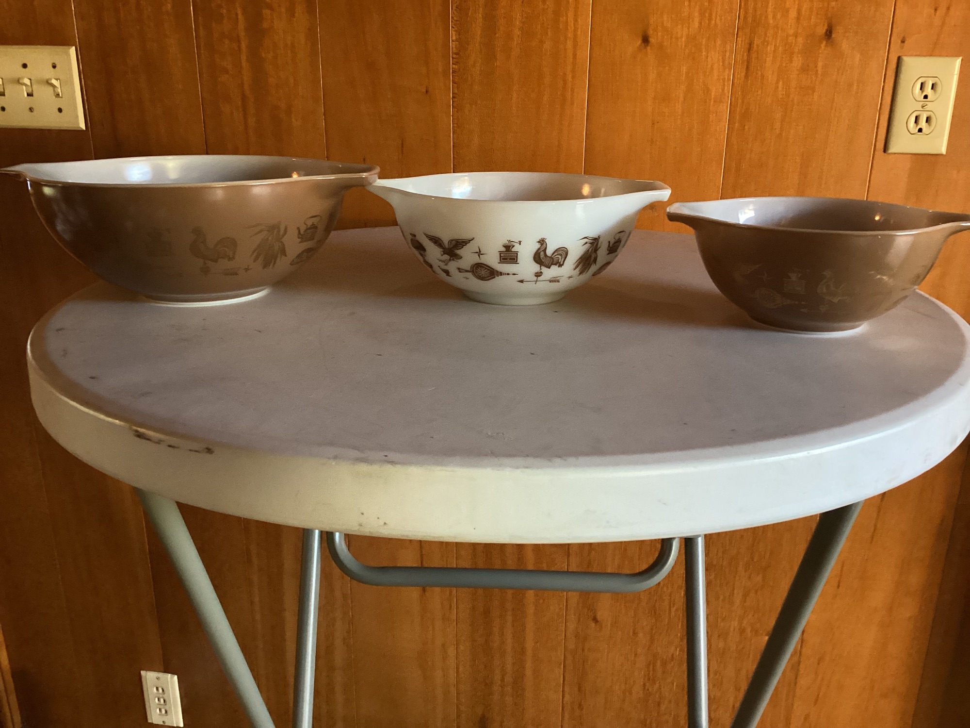 Pyrex Rooster Pattern Mixing Bowl Set