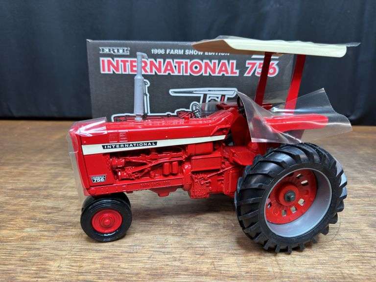 1/16 IH 756 1996 Farm Show NIB Ertl - Aumann Auctions, Inc.