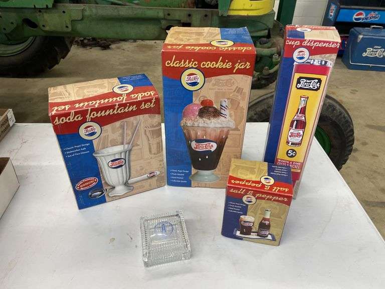 Assorted Pepsi kitchen items - Aumann Auctions, Inc.
