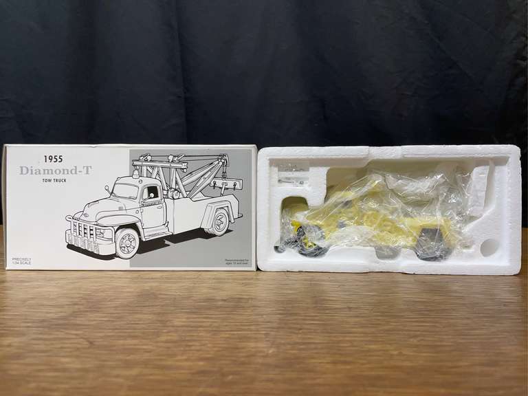 1/34 Diamond-T NY State Thruway Tow Truck NIB 1st Gear - Aumann ...