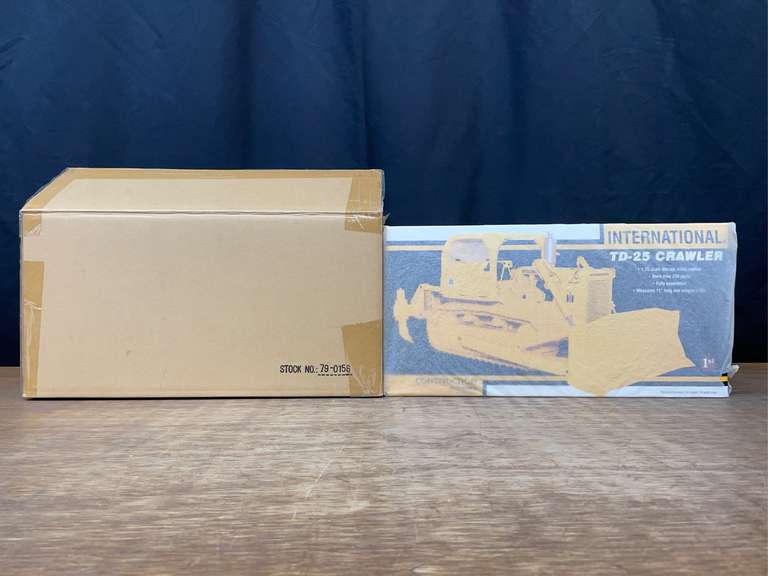 1/25 IH TD-25 Crawler NIB 1st Gear - Aumann Auctions, Inc.