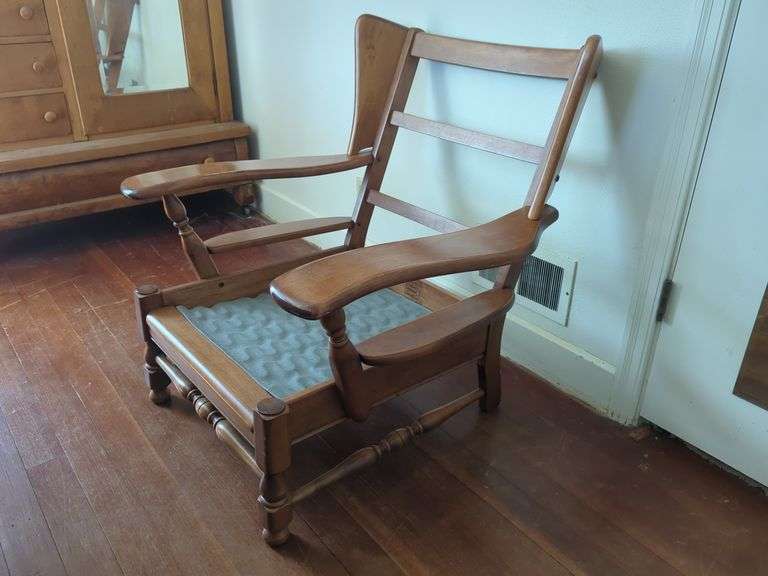 Sprague Carleton Maple Chair - Aumann Auctions, Inc.
