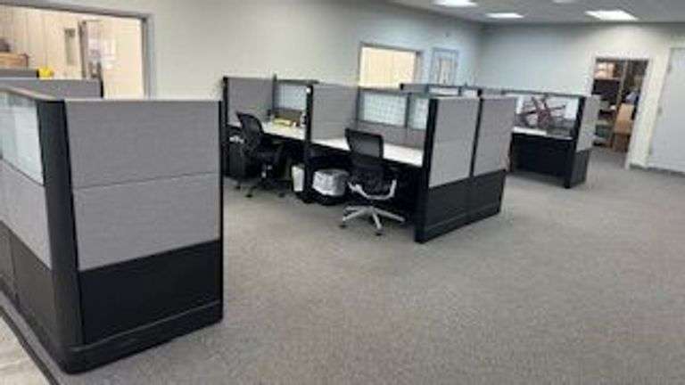 (17) 30" x 55" Cubicle Sections with (6) Desks - Aumann Auctions, Inc.
