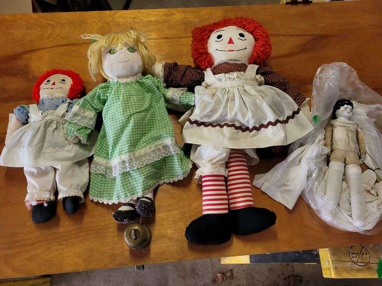Raggedy Anne Dolls Lot - Aumann Auctions, Inc.