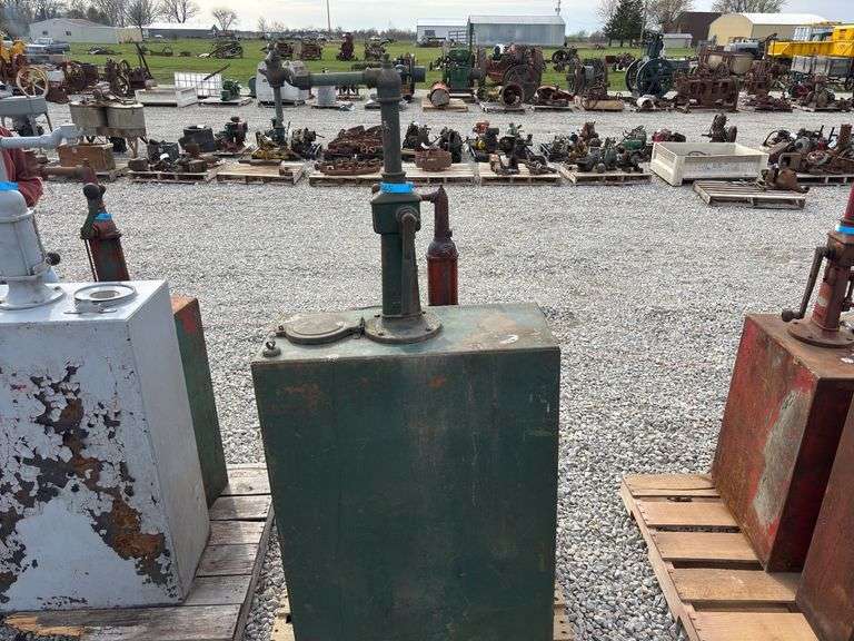 (2) Lubsters - Aumann Auctions, Inc.