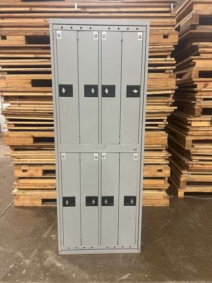 Small Locker Unit (8) Lockers - Aumann Auctions, Inc.