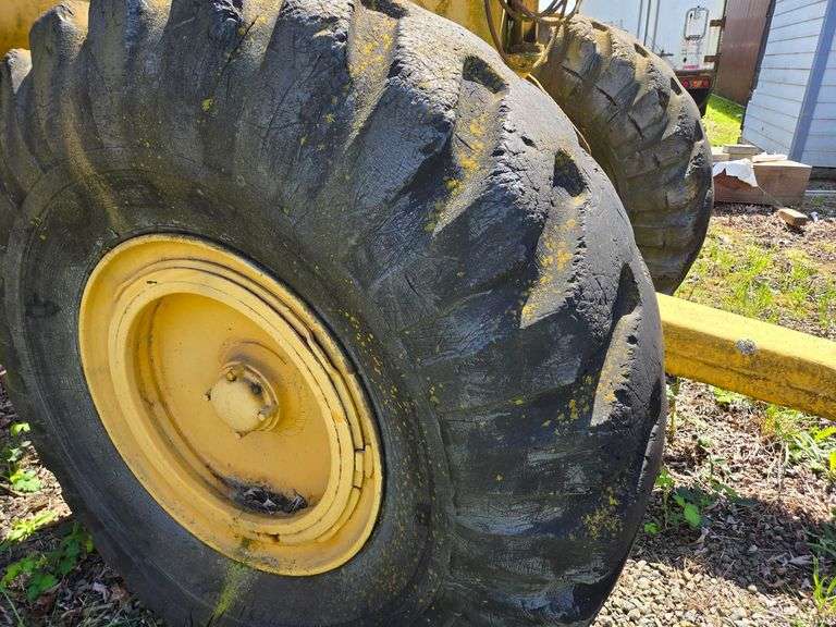 Caterpillar 463 pull scraper - Aumann Auctions, Inc.