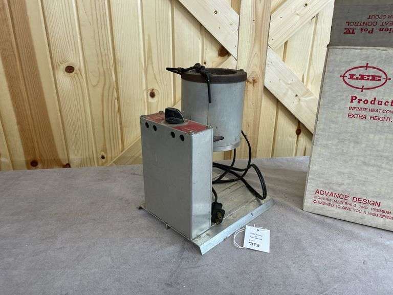 Lee Lead Production Pot - Aumann Auctions, Inc.