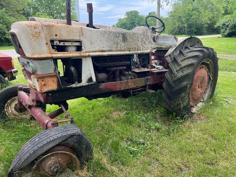 Ford 6000 Tractor - Aumann Auctions, Inc.