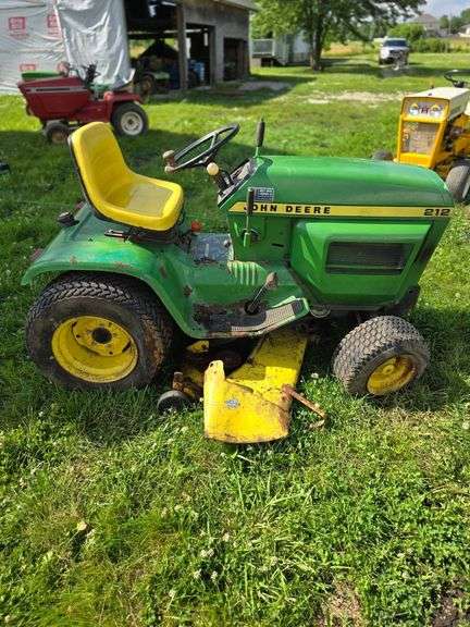 John Deere 212 - Aumann Auctions, Inc.