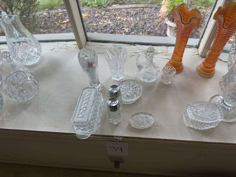Assorted Glass Decorations - Vases - Aumann Auctions, Inc.