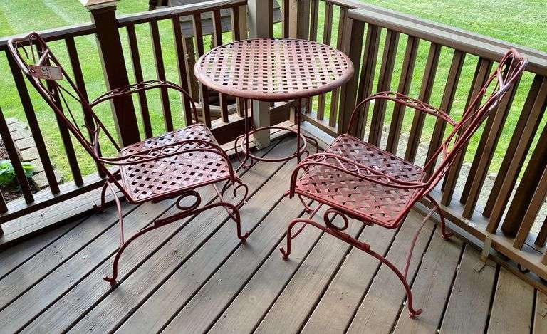 Outdoor Patio Table & Chairs - Beckort Auctions, LLC