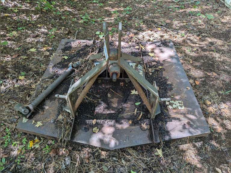 THREE-POINT MOUNT BUSH HOG / MOWER TRACTOR ATTACHMENT - OSWB - L.W ...