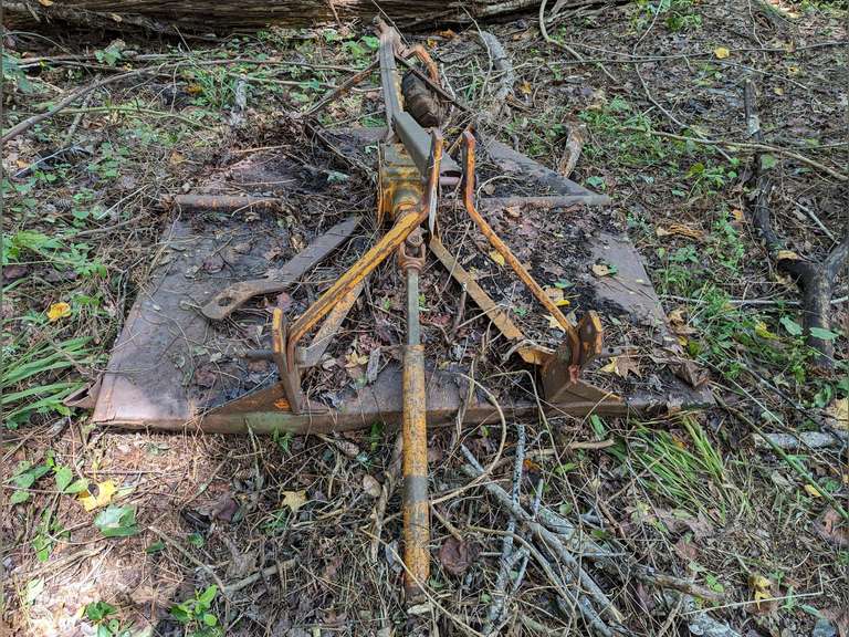 THREE-POINT MOUNT BUSH HOG / MOWER TRACTOR ATTACHMENT - OSWB - L.W ...