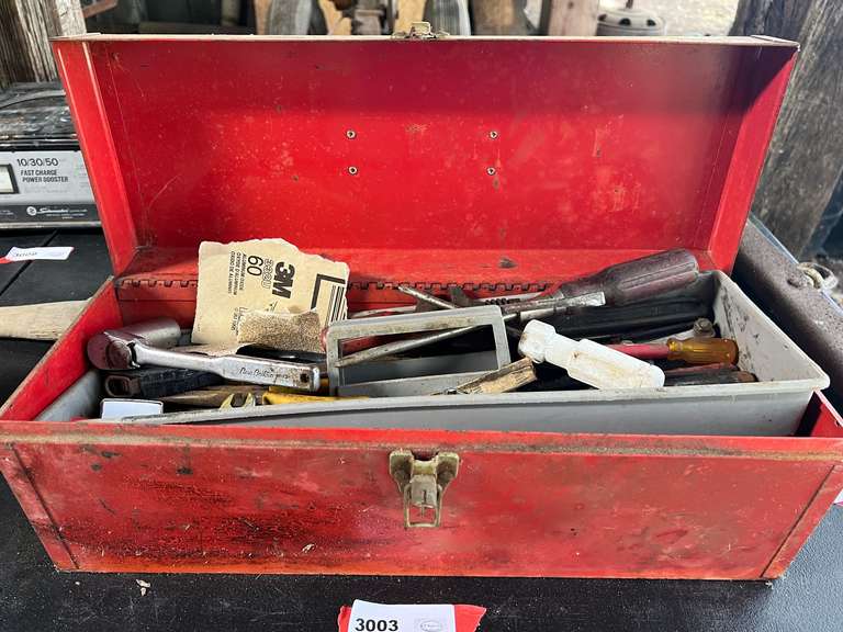 Barn… Metal toolbox to include content of assorted hand tools, see ...