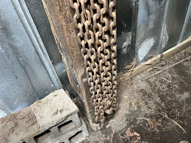 Barn 2… heavy duty chain with hooks, see pictures for details. - L.W ...