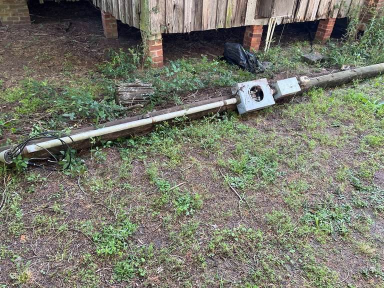 Barn… Service pole with meter base, see pictures for details. - L.W ...
