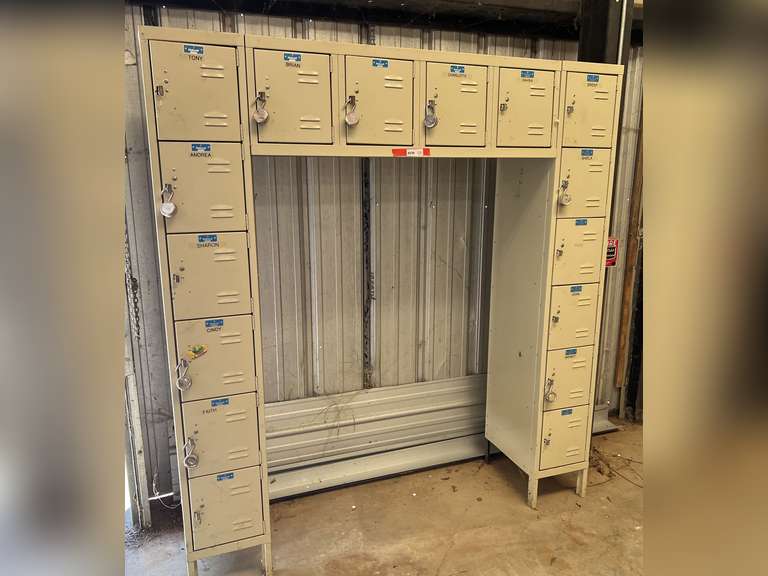 G…HALLOWELL LOCKER UNIT WITH 16 LOCKERS, SEE PICTURES FOR DETAILS. - L ...