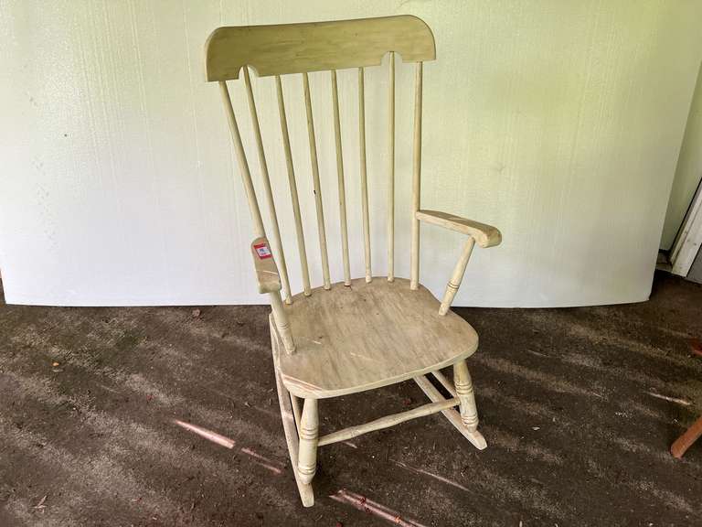 BOTTOM PORCH...WOODEN ROCKING CHAIR. SEE PICTURES FOR DETAILS - L.W ...