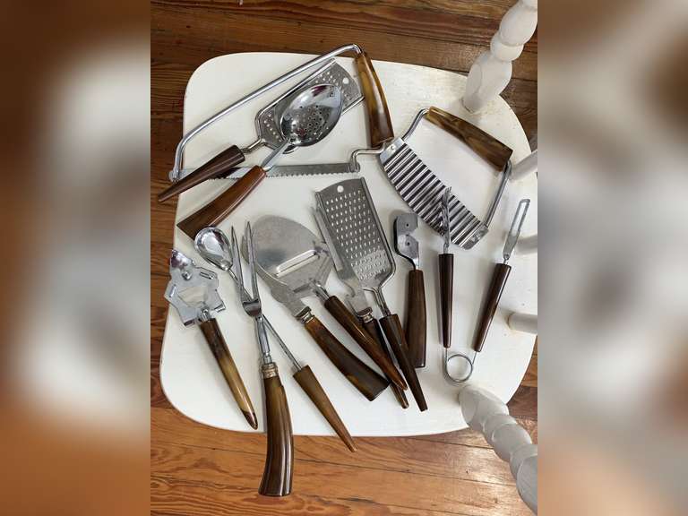 VINTAGE BAKELITE SERVING SET & BAR SET (13 PIECES) - DINETTE - L.W ...