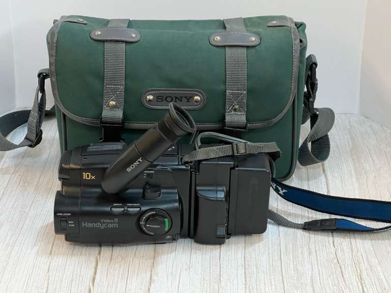 Sony video 8 handy cam video recorder, comes with carrying bag and dual ...