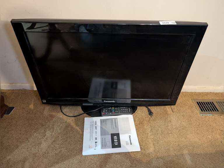 PANASONIC VIERA 32-IN FLAT SCREEN TV WITH REMOTE AND PAPERWORK ...