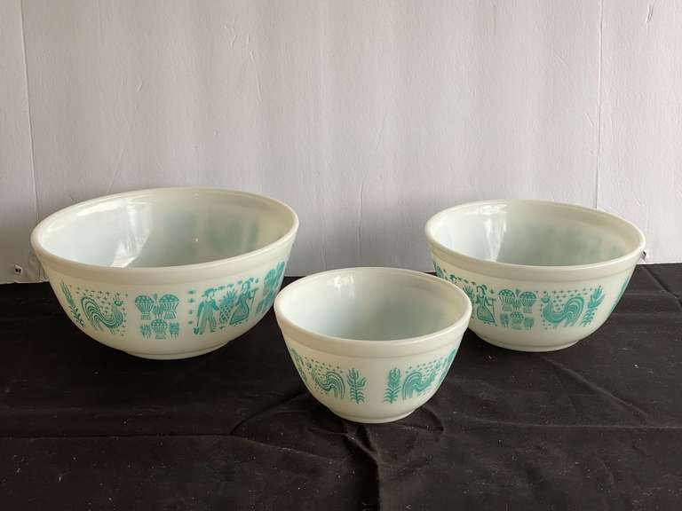 Set of three nesting Pyrex bowls, Amish Butterprint pattern, Very ...