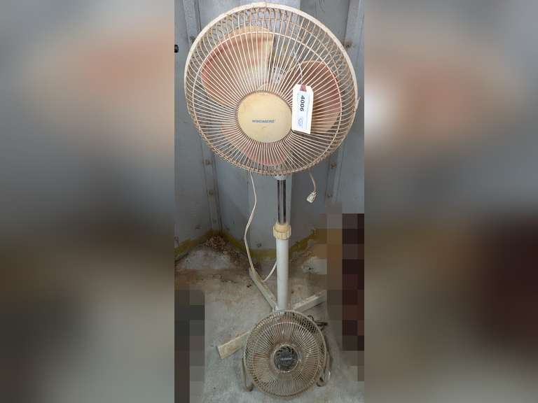 WINDMERE ADJUSTABLE HEIGHT OSCILLATING FAN AND SMALL ADJUSTABLE ANGLE ...