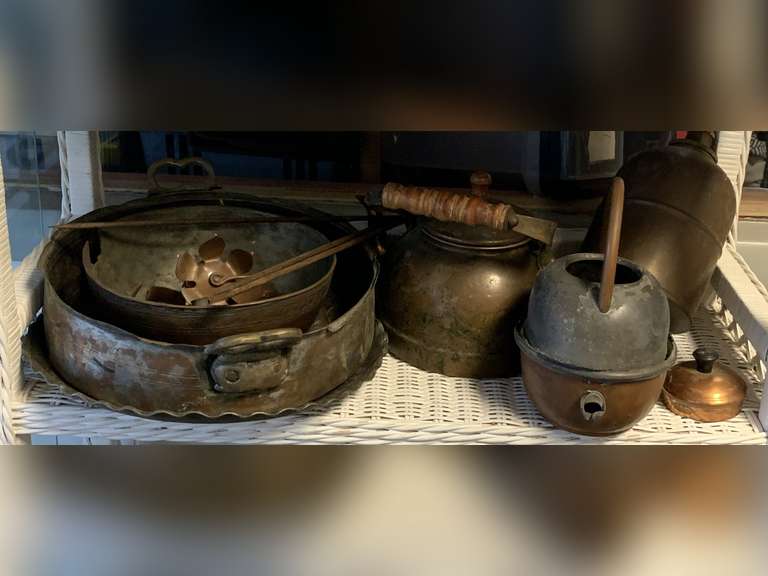 SHELF LOT OF ASSORTED VINTAGE COPPER ITEMS - L.W. Benton Company, Inc.