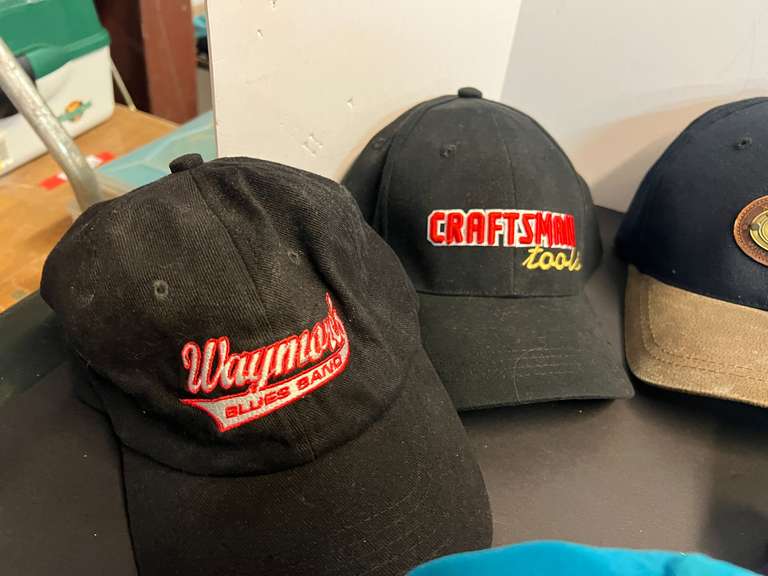 Assorted caps, eight pieces, see pictures for details. - L.W. Benton ...