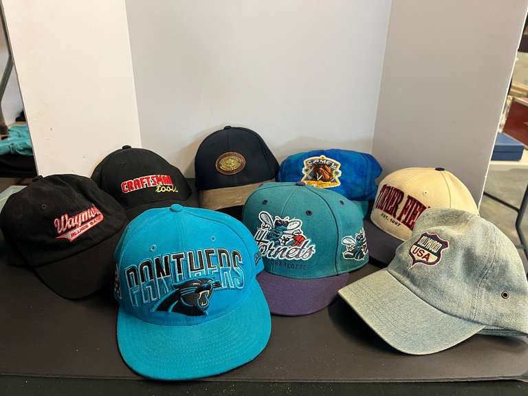 Assorted caps, eight pieces, see pictures for details. - L.W. Benton ...