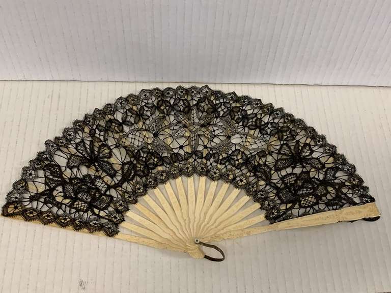 ANTIQUE VICTORIAN BLACK LACE HAND FAN - L.W. Benton Company, Inc.