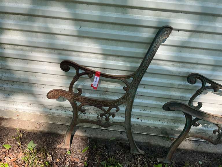 Bay3…Cast metal bench ends, set of two, see pictures for details. - L.W ...