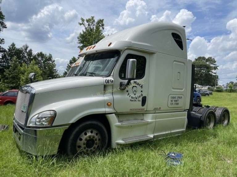 2014 Freightliner Cascadia - L.W. Benton Company, Inc.