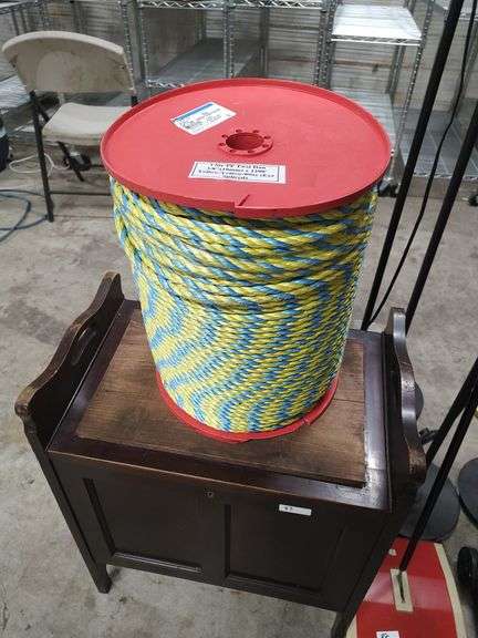 BRAND NEW - 1200 FOOT ROLL OF 3/8 INCH ROPE - 2430 LBS TENSILE STRENGTH ...