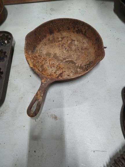 RUSTY 10 INCH CAST IRON SKILLET - Ford Brothers, Inc.