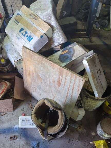 Large Assortment of Garage Items - Ford Brothers, Inc.