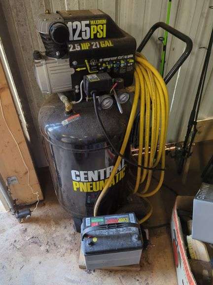 Central Pneumatic 2.5 HP 21 Gallon Air Compressor with Hose - Ford ...