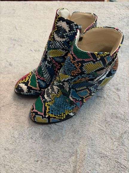 SZ 39 MULTI COLORED BOOTS - Ford Brothers, Inc.