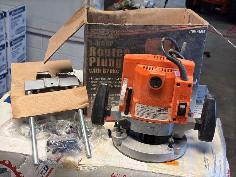 Chicago Electric Power Tools 1-3/4 HP Plunge Router with Brake - Ford ...