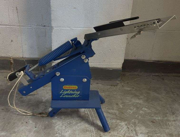 Outers Lightning Launcher Clay Target Thrower - Ford Brothers, Inc.