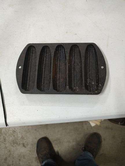 LODGE CAST IRON CORNBREAD SKILLET - 9.25X5.5 - Ford Brothers, Inc.