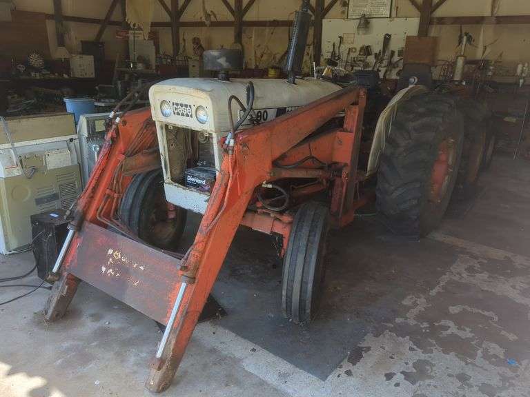 Case 990 Tractor with Loader and Sunshade - Ford Brothers, Inc.