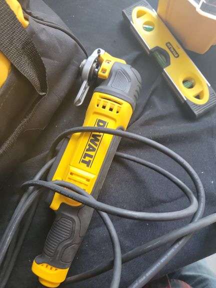 DeWalt Oscillating Multi-Tool Kit with Blades, Level, and Bag - Ford ...