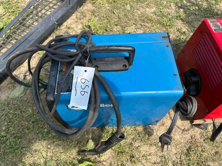 L4- BLUE MILLER MIG WELDER - Ford Brothers, Inc.