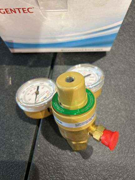 GENTEC Oxygen Regulator with Gauges and Box - Ford Brothers, Inc.