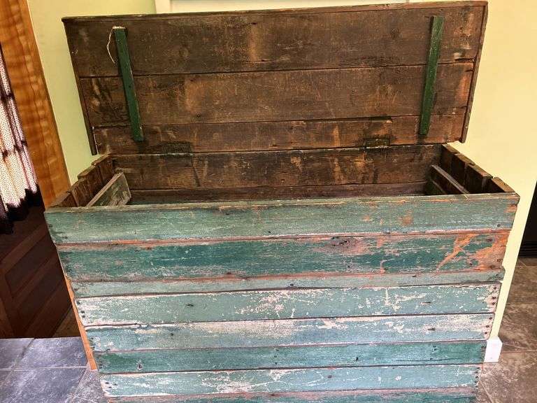 Rustic Wooden Storage Trunk - Ford Brothers, Inc.