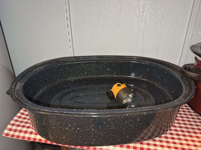 Roasting Pan, Hamilton Beach Slow Cooker & Cupcake Storage Container ...